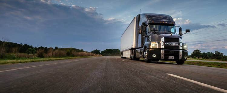 m DRIVE Semi Truck Transmission | Mack Trucks