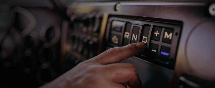 m DRIVE Semi Truck Transmission | Mack Trucks